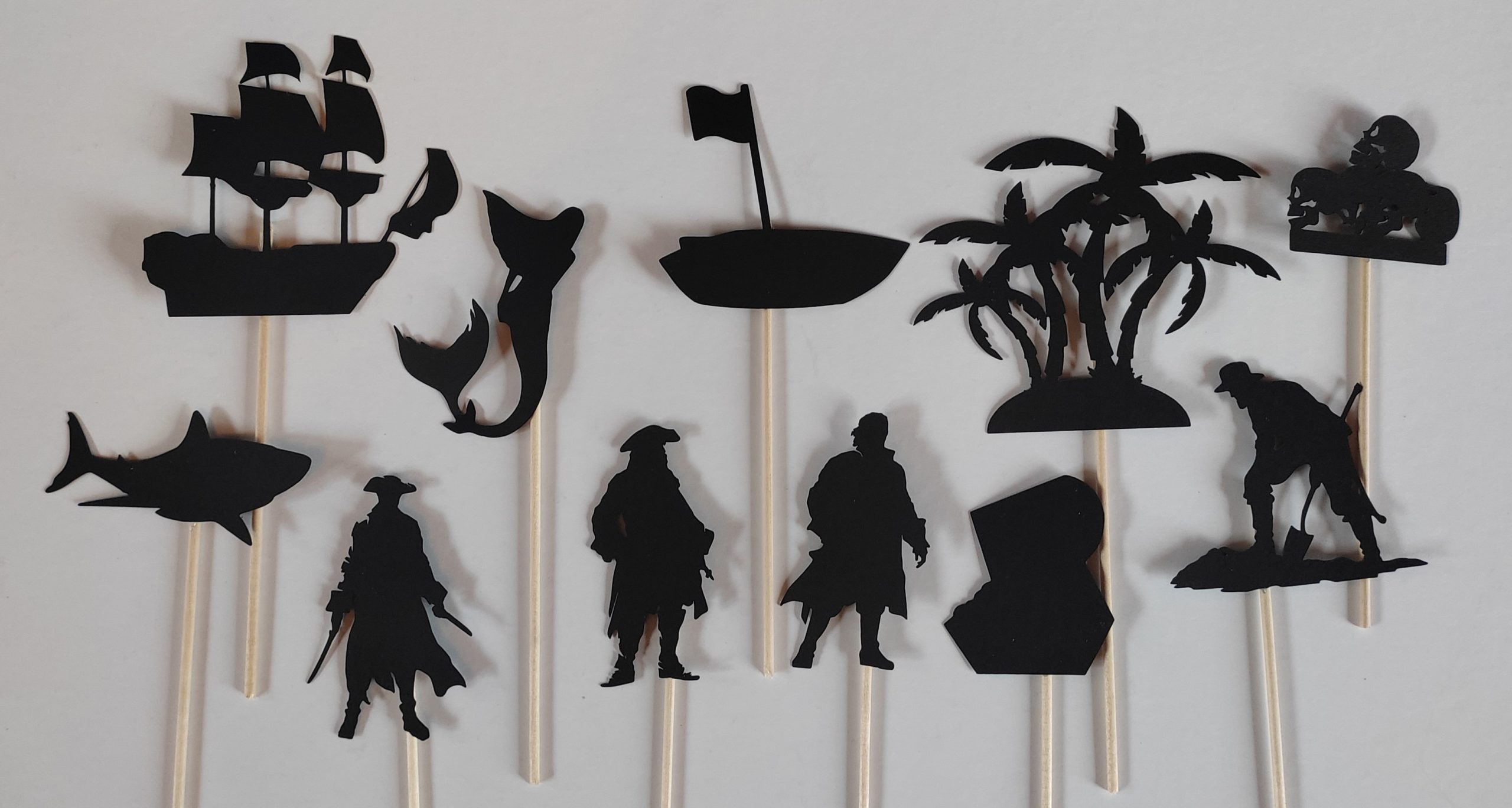 Lot Silhouettes théâtre d'ombre histoire de pirates - Un livre Un jeu